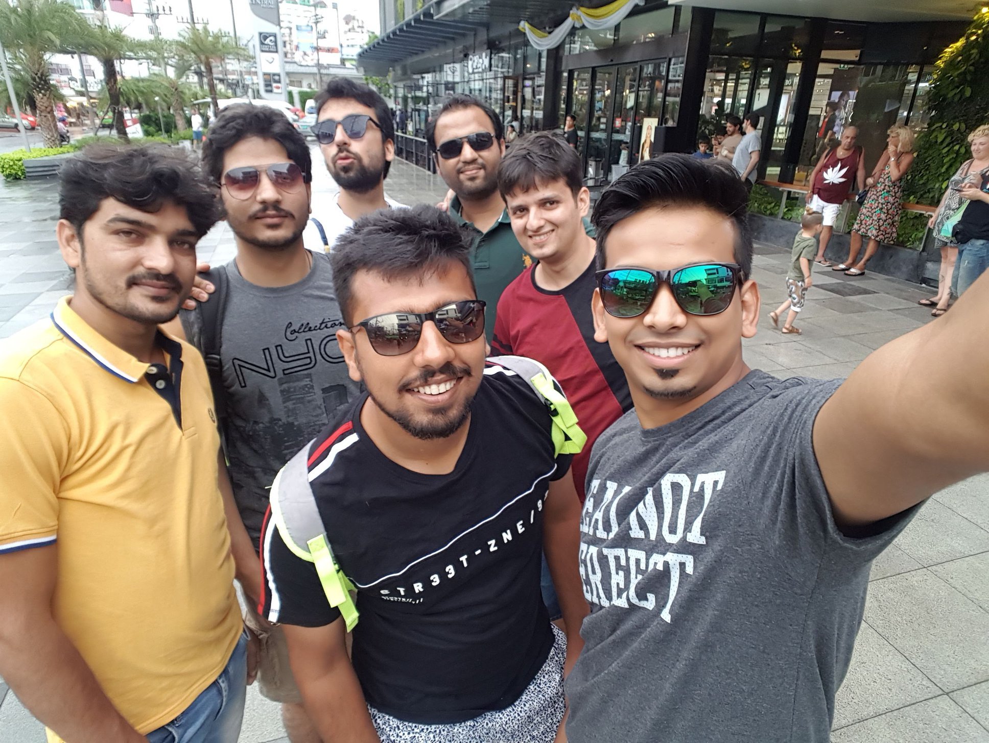 200 Wingifighters in Phuket, 100 photos to tell the story. - Wingify Team Blog